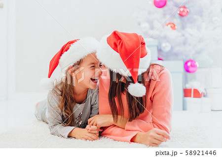 Mom with child chilling at home on some cold...の写真素材 [58921446] - PIXTA