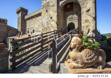 The Rocca Monaldeschi della Cervara castle inの写真素材 [60923536] - PIXTA