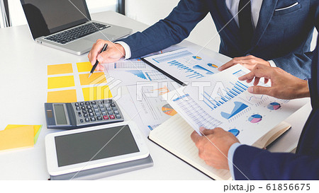 manager giving advice to new entrepreneur and | materials | digitalstage