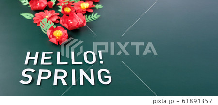 Hello, spring. With red paper flowers and greenの写真素材 [61891357] - PIXTA