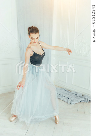 Ballet dancer woman in dance classの写真素材 [62512541] - PIXTA