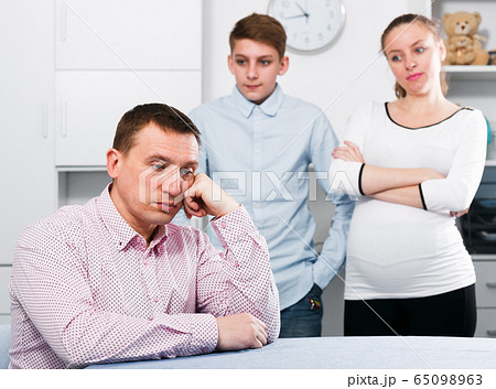 Family members arguingの写真素材 [65098963] - PIXTA