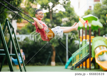 Kids outdoor having fun | materials | digitalstage