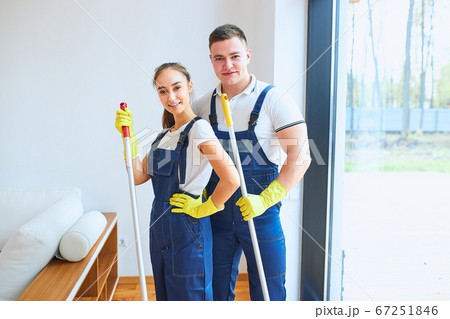 Young couple of professional cleaners together...の写真素材 [67251846] - PIXTA