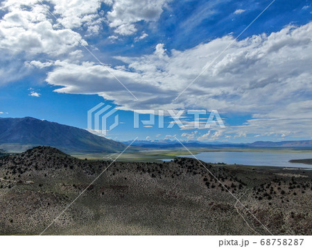 Aerial view of Lake Crowley over the mountain,...の写真素材 [68758287] - PIXTA