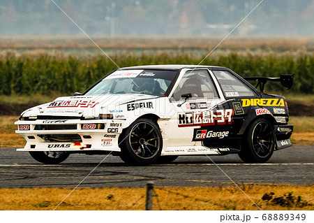 Toyota Ae86 Drift Car RCG Racing Retro E86 1/24 Mini Drift Car Black