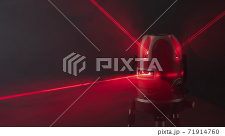 laser level tool red light beams in smokeの写真素材 [71914760] - PIXTA