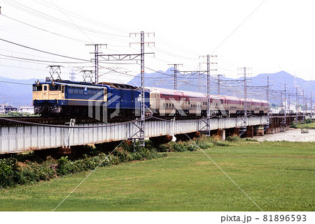 1998年 山陽線を行くEF651131サンライズ285系牽引性能試験列車の写真素材 [81896593] - PIXTA