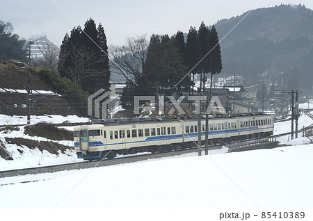 北陸本線 石動－倶利伽羅 JR西日本 413系 B08編成（金沢）の写真素材 [85410389] - PIXTA