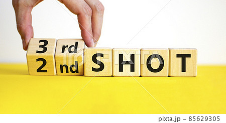 Covid-19 booster vaccine shot symbol. Doctor...の写真素材 [85629305] - PIXTA