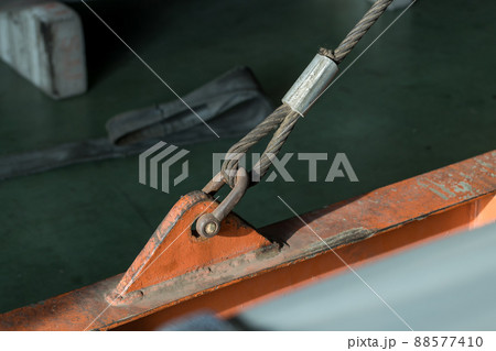 Heavy steel cable lifting of structure steel....の写真素材 [88577410] - PIXTA