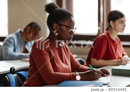 Students in College Side Viewの写真素材 [89554495] - PIXTA