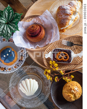 Variety of the bakery, flat-lay or top-donw.の写真素材 [89903003] - PIXTA