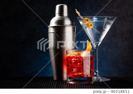 Cocktail shaker and cocktails | materials | digitalstage