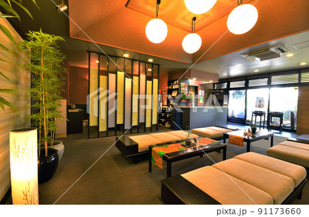 モダンな和風旅館のフロントロビーの写真素材 [91173660] - PIXTA