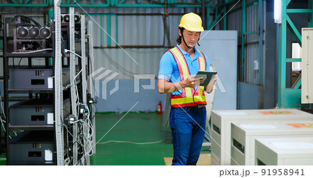 engineer checking equipmentの写真素材 [91958941] - PIXTA