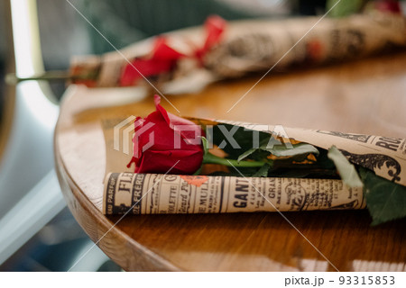 Red roses in a flower shop.Flowers in a flower...の写真素材 [93315853] - PIXTA