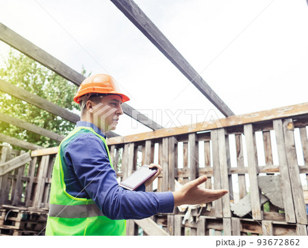 Building inspector. Man in a hard hat and a...の写真素材 [93672862] - PIXTA