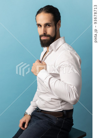 Side view portrait of strong confident man with...の写真素材 [93678713] - PIXTA
