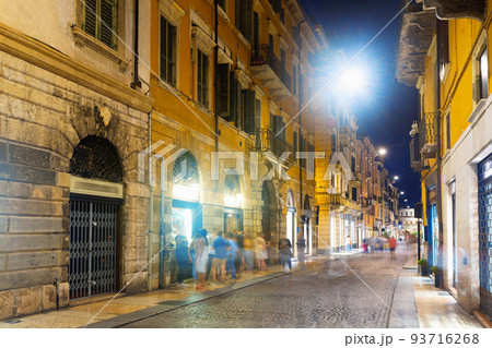 Nightlife of illuminated Verona, Italyの写真素材 [93716268] - PIXTA