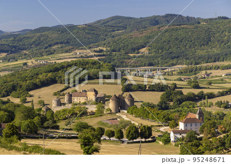 Chateau de Berze-le-Chatel castle,...の写真素材 [95248671] - PIXTA
