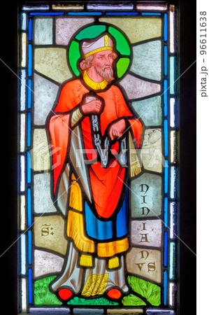 Stained glass window of Saint Ninian at Red...の写真素材 [96611638] - PIXTA