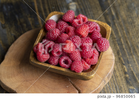 Ripe raspberries on the tableの写真素材 [96850065] - PIXTA