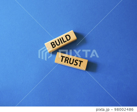 Build trust symbol. Wooden blocks with words...の写真素材 [98002486] - PIXTA