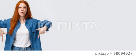 Explain this now. Serious-looking mad and...の写真素材 [98094927] - PIXTA
