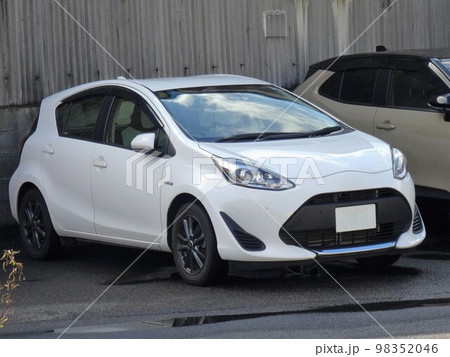 トヨタ・アクア(初代)の写真素材 [98352046] - PIXTA