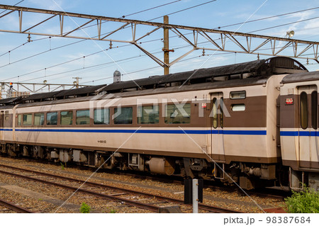 キハ180-36 特急形気動車のサイドビューの写真素材 [98387684] - PIXTA