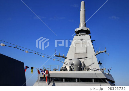 日本の海と空を護る近未来的な多目的護衛艦FFMに搭載された…OPY-2多機能型レーダーの写真素材 [98393722] - PIXTA