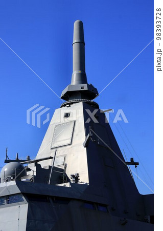 日本の海と空を護る近未来的な多目的護衛艦FFMに搭載された…OPY-2多機能型レーダーの写真素材 [98393728] - PIXTA