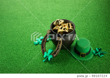 Saint Patricks Day. Pot full of Gold, Green Hat...の写真素材 [99107224] - PIXTA