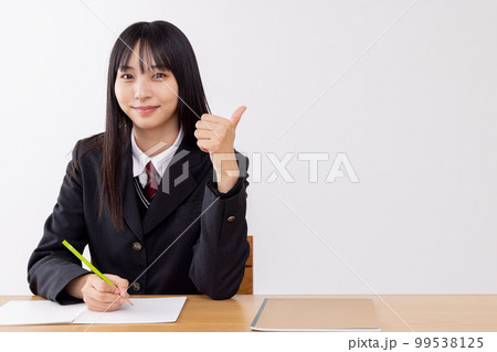 授業を受ける女子高生の写真素材 [99538125] - PIXTA