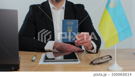 Ukranian embassy officer showing Ukrainian...の写真素材 [100068814] - PIXTA