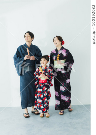 浴衣のファミリーの写真素材 [100192032] - PIXTA