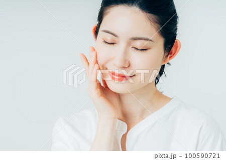 ミドルの女性のビューティの写真素材 [100590721] - PIXTA