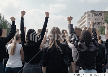Back view of aggressive people protesting at...のイラスト素材 [101022594] - PIXTA