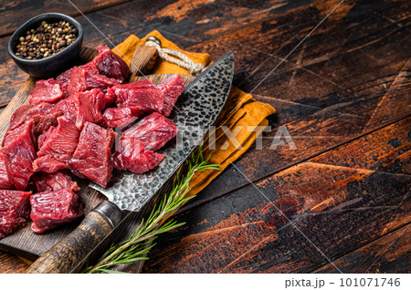Sliced Raw venison dear meat for a stew, game...の写真素材 [101071746] - PIXTA