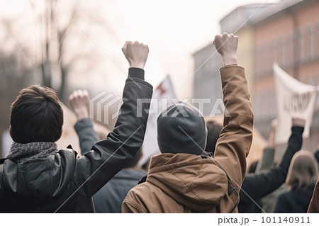Back view of aggressive people protesting at...のイラスト素材 [101140911] - PIXTA