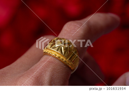 Beautiful patterned gold ring, Thai style | materials | digitalstage