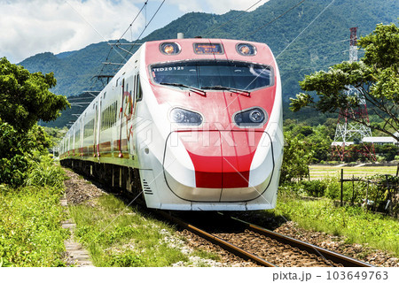 Tze-Chiang Limited Express(Puyuma) train...の写真素材 [103649763] - PIXTA