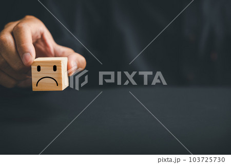 Unsatisfied customer expressing dissatisfaction...の写真素材 [103725730] - PIXTA