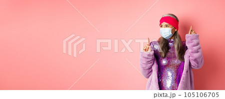 Covid-19, social distancing and fashion...の写真素材 [105106705] - PIXTA