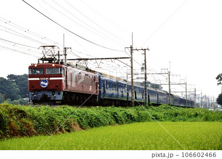 2002年 東北本線を走るEF8188ブルートレイン北斗星4号の写真素材 [106602466] - PIXTA