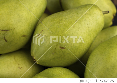 delicious pears washed and ready for eatingの写真素材 [106762175] - PIXTA
