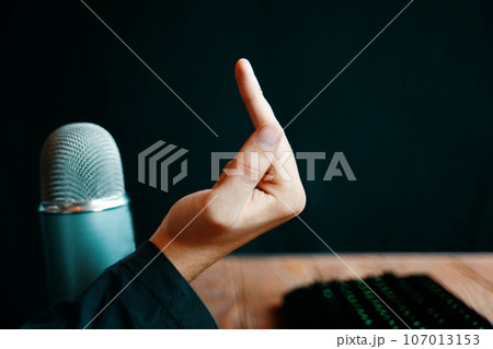 Streamer show gestures. Gamer shows the middle...の写真素材 [107013153] - PIXTA