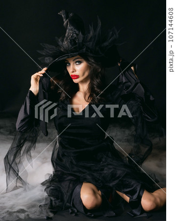 Halloween Witch portraitの写真素材 [107144608] - PIXTA