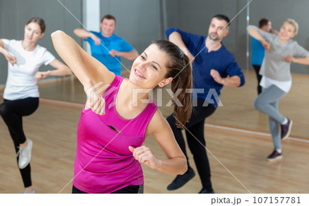 Young woman practicing vigorous danceの写真素材 [107157781] - PIXTA